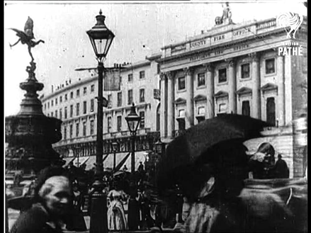 Movie Monday: Leisurely Pedestrians 1889 « Cosmic-Observation
